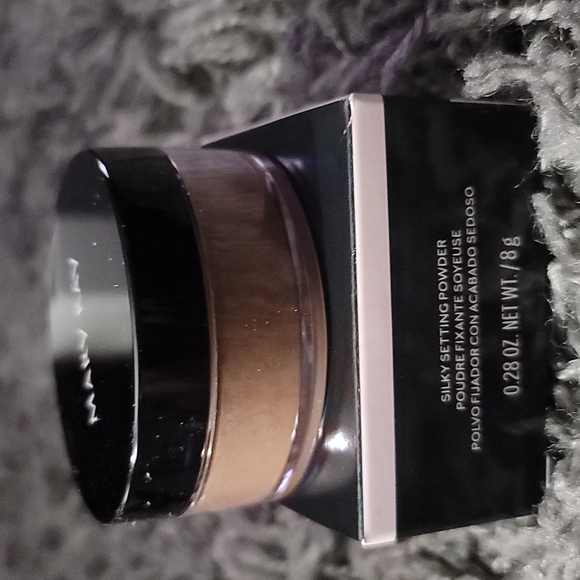 Mary Kay | Makeup | Nib Mary Kay Silky Setting Powder Medium Bronze ...